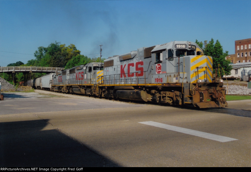 KCS 1916 NORTHBOUND AT 745 AM